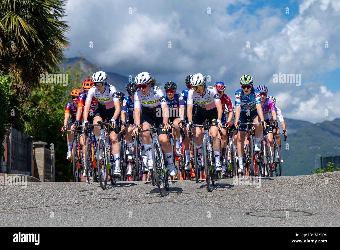 Chambery, France. 20th Apr, 2025. Peloton during the Grand Prix Féminin ...
