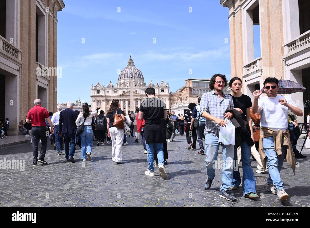 News - Pope Francis Dies At Easter Faithful in on pilgrimage for the ...