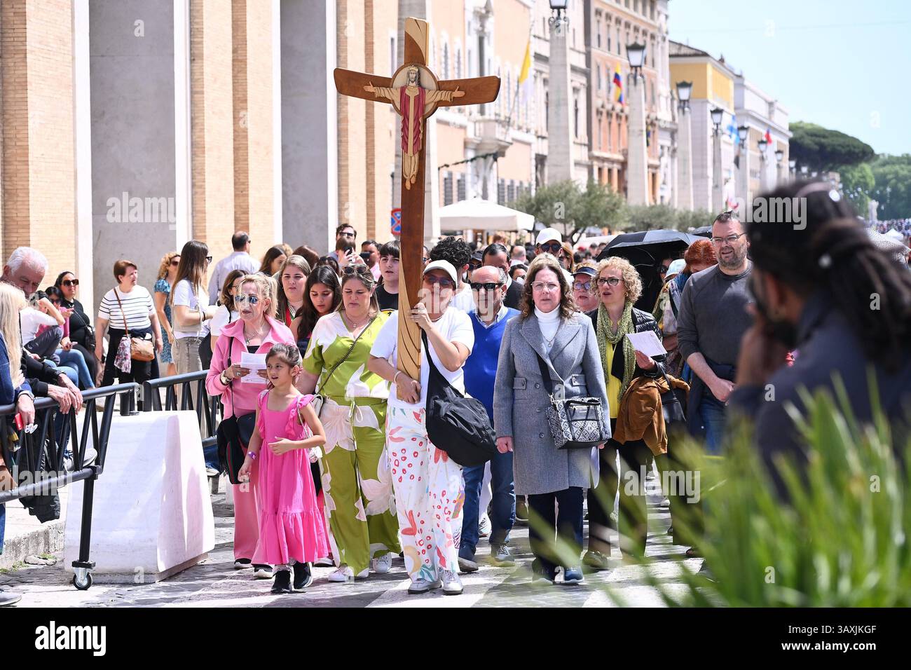 News - Pope Francis Dies At Easter Faithful in on pilgrimage for the ...