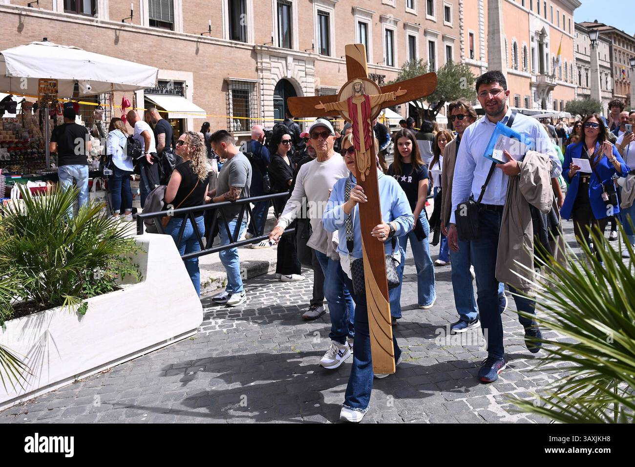 News - Pope Francis Dies At Easter Faithful in on pilgrimage for the ...