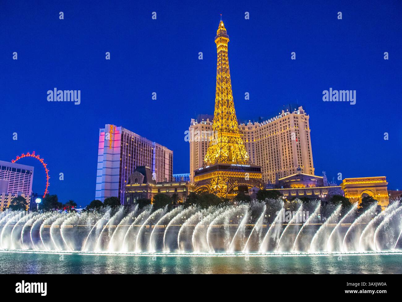 165 foot tall light tower hi-res stock photography and images - Alamy