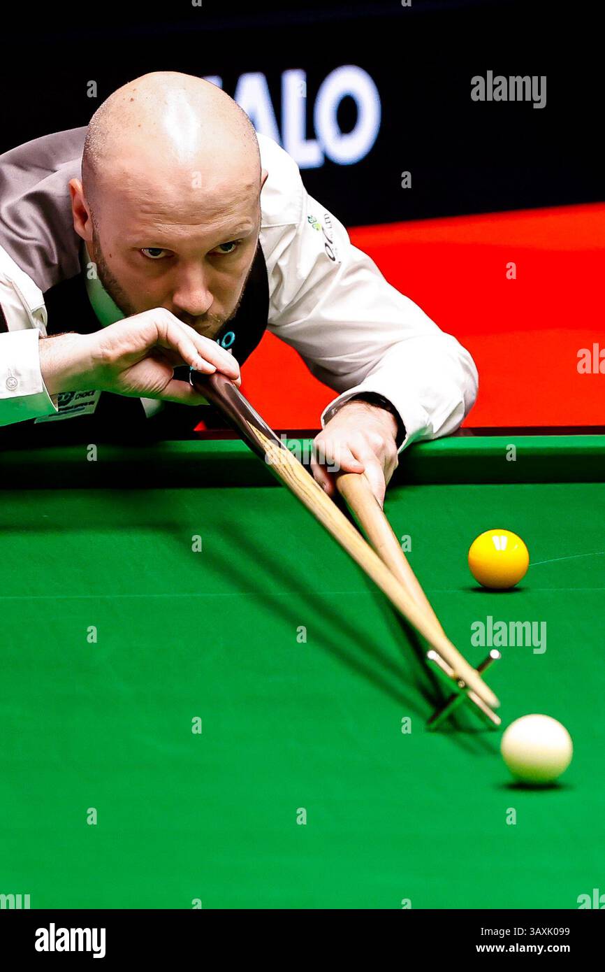 Sheffield, UK. 21st Apr, 2025. Zak Surety prepares a shot during the ...