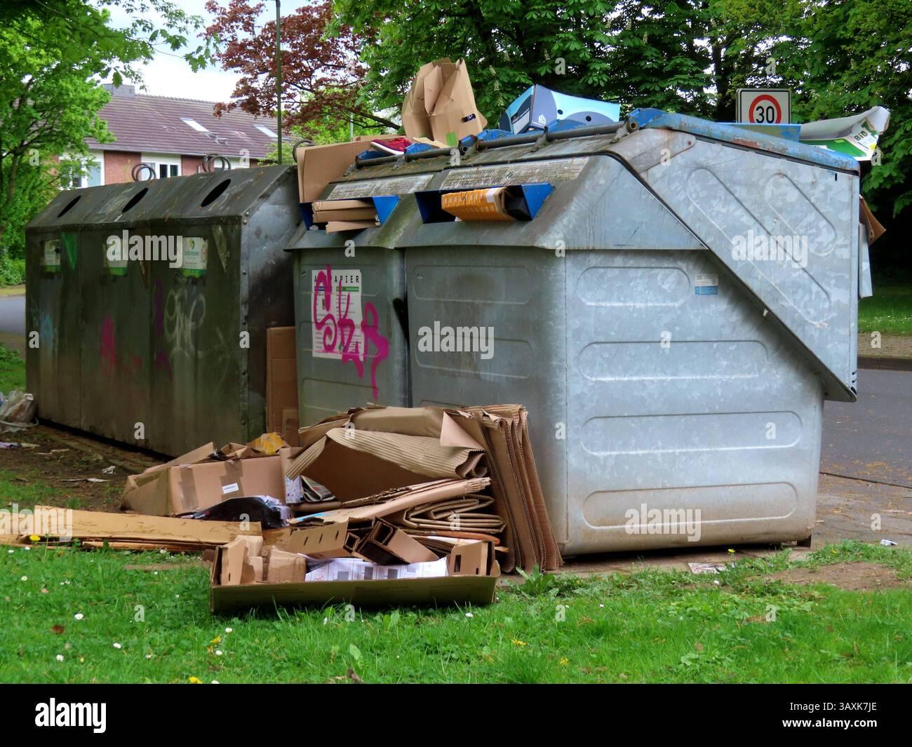 ...da wird reingepresst bis die Kiste platzt - und dann wird alles auf ...