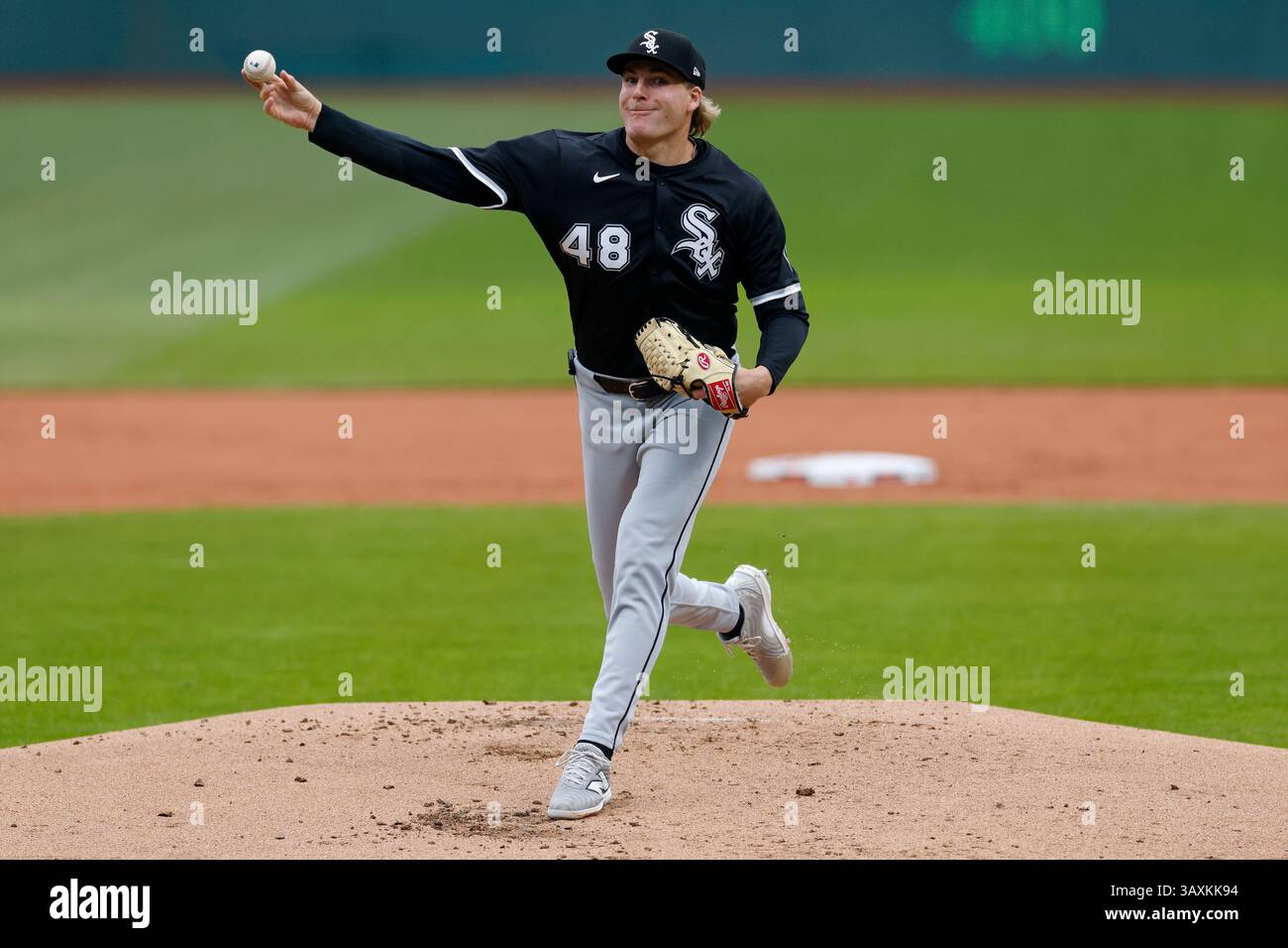 CLEVELAND, OH - APRIL 10: Chicago White Sox pitcher Jonathan Cannon (48 ...