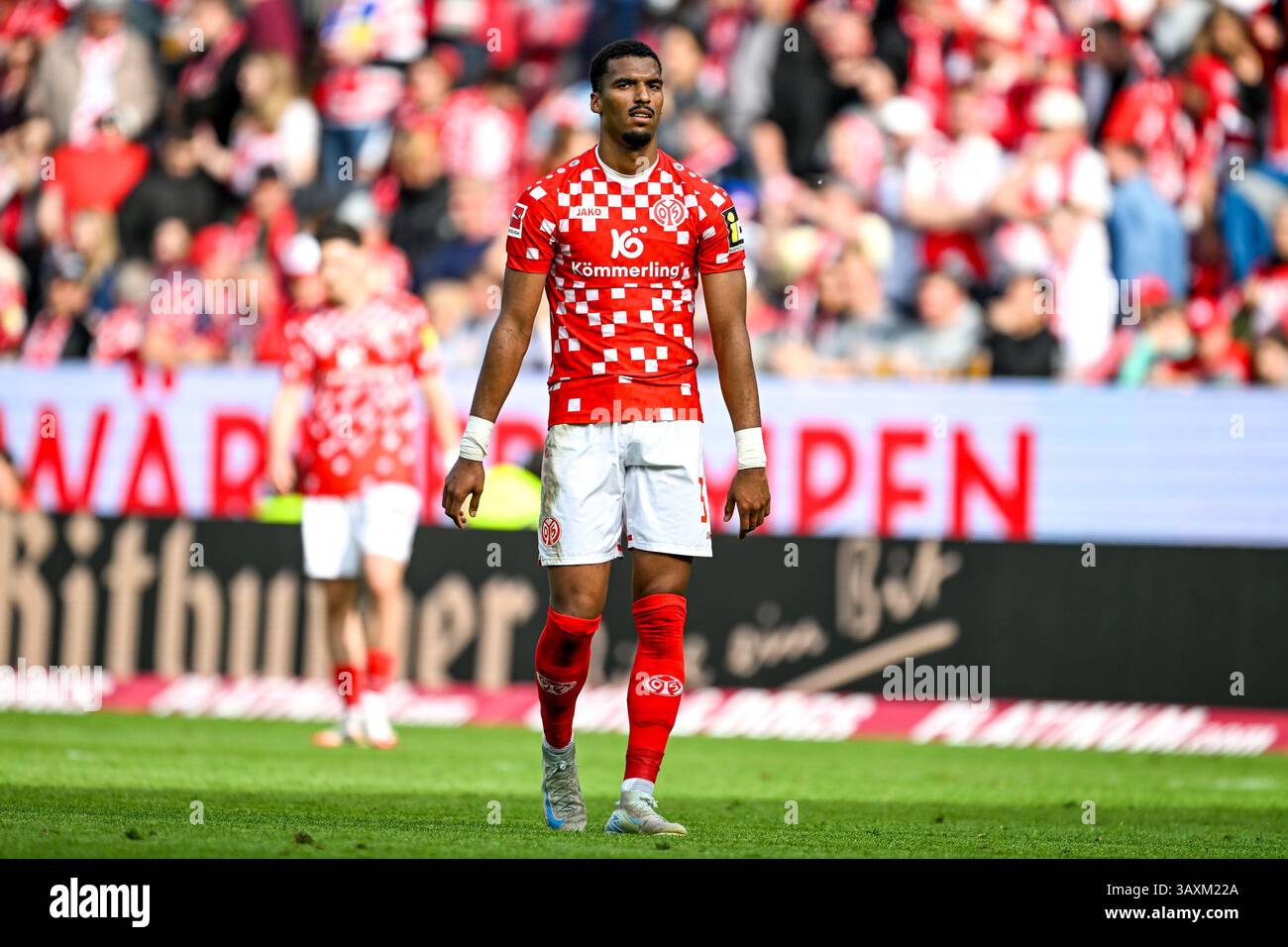 Mainz, Deutschland. 19th Apr, 2025. Moritz Jenz (1. FSV Mainz 05, #03 ...
