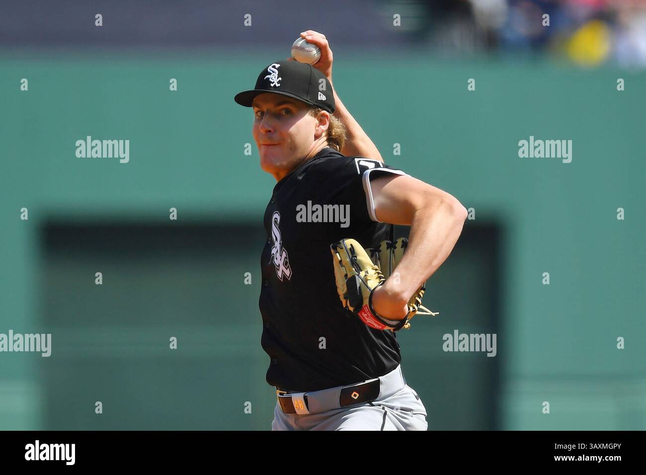 Chicago White Sox's Jonathan Cannon delivers a pitch to a Boston Red ...