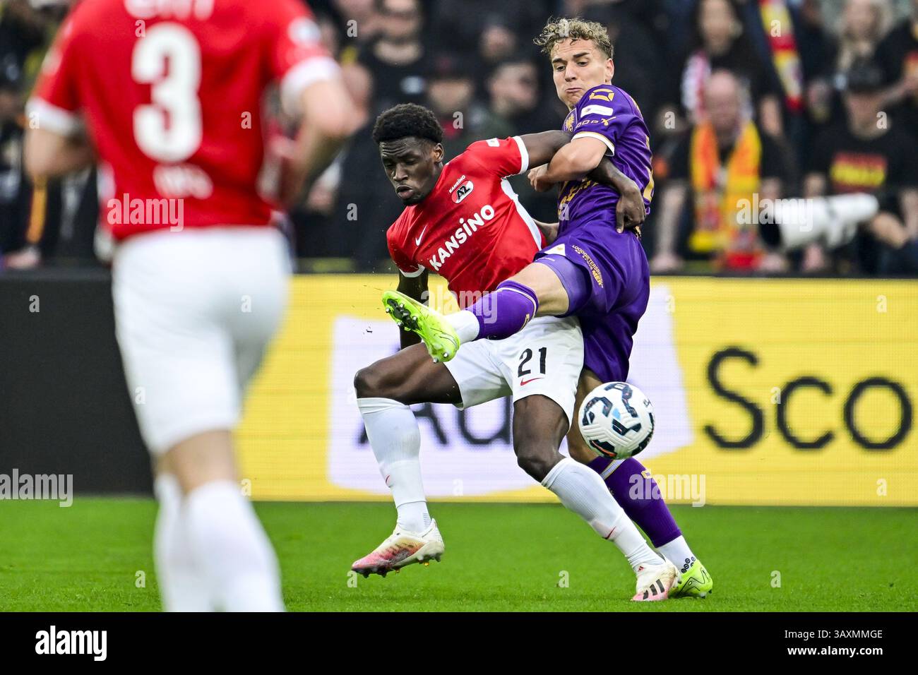 ROTTERDAM - (l-r) Ernest Poku of AZ Alkmaar, Aske Adelgaard of Go Ahead ...