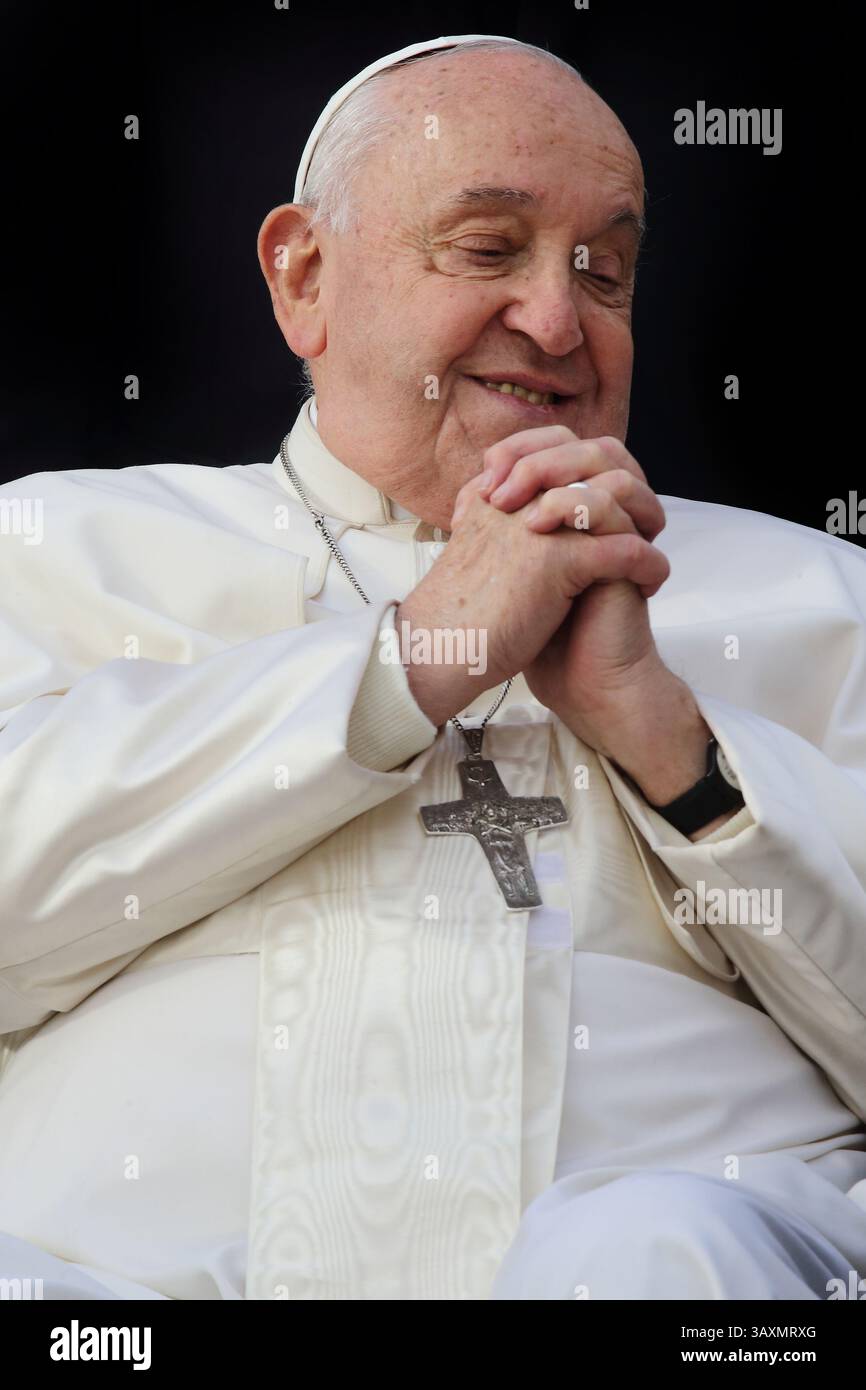 Holy See, Vatican City State. 27th Nov, 2024. POPE FRANCIS greets the ...