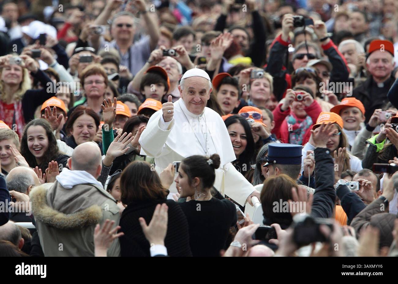 Apr 10, 2013 - Vatican City - POPE FRANCIS gives a thumbs-up to the ...