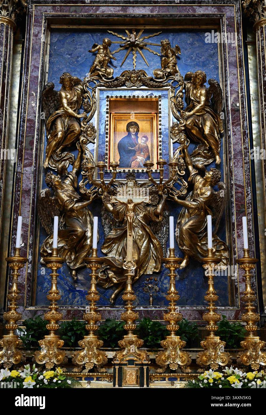 The Marian icon ‘Salus Populi Romani' (venerated by Pope Francis) in ...