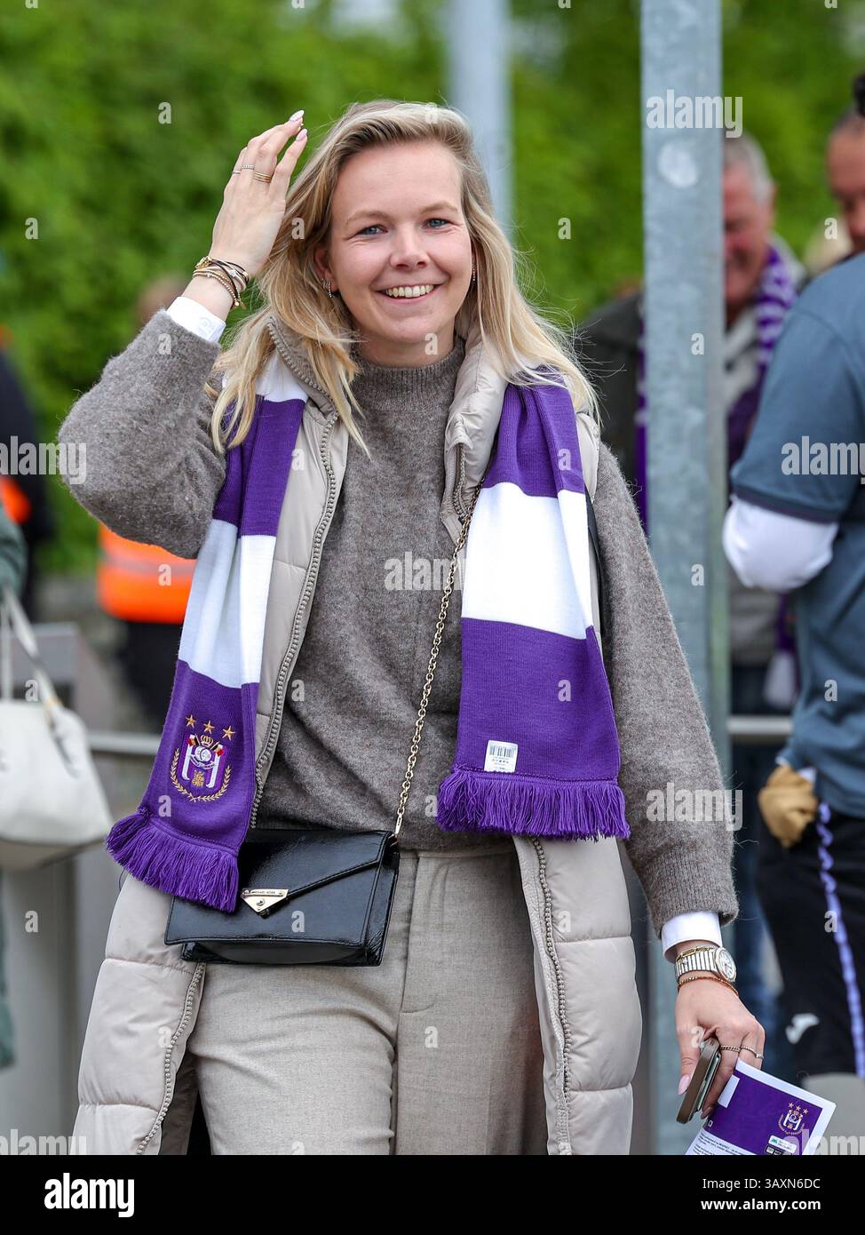 An Anderlecht fan pictured before a female soccer game between Standard ...
