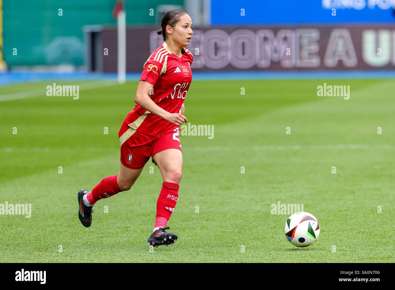 Lola Wajnblum (22) of Standard pictured during a female soccer game ...