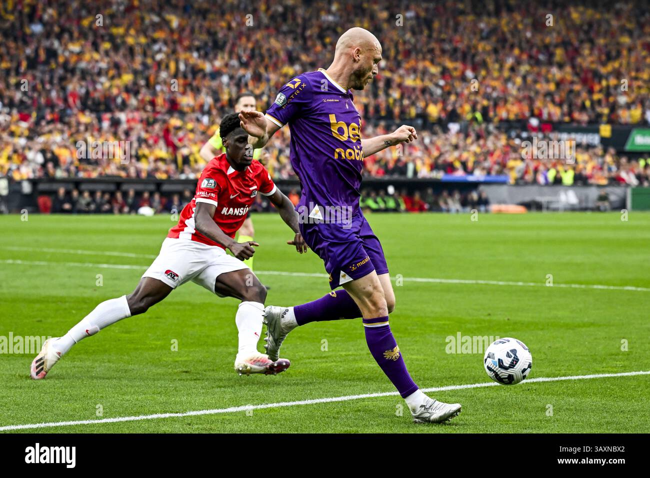 ROTTERDAM - (l-r) Ernest Poku of AZ Alkmaar, Gerrit Nauber of Go Ahead ...