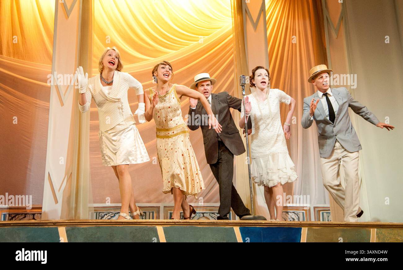 l-r: Madeleine Bowyer (Myrtle), Vicki Campbell (Jordan), Nick Chambers ...