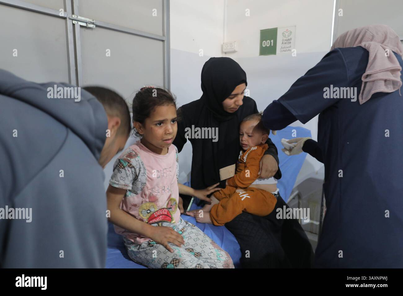 Wounded people, including children are brought to Al-Awda Hospital in ...