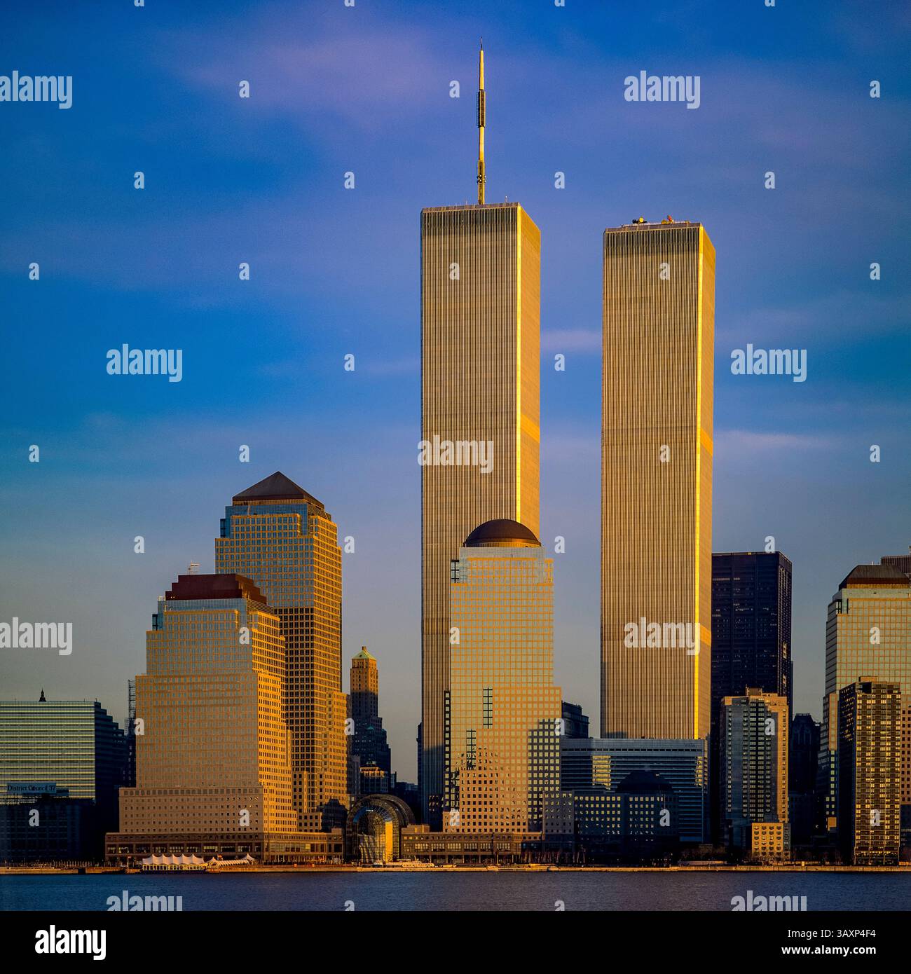 Nyc world trade center 1990 hi-res stock photography and images - Alamy