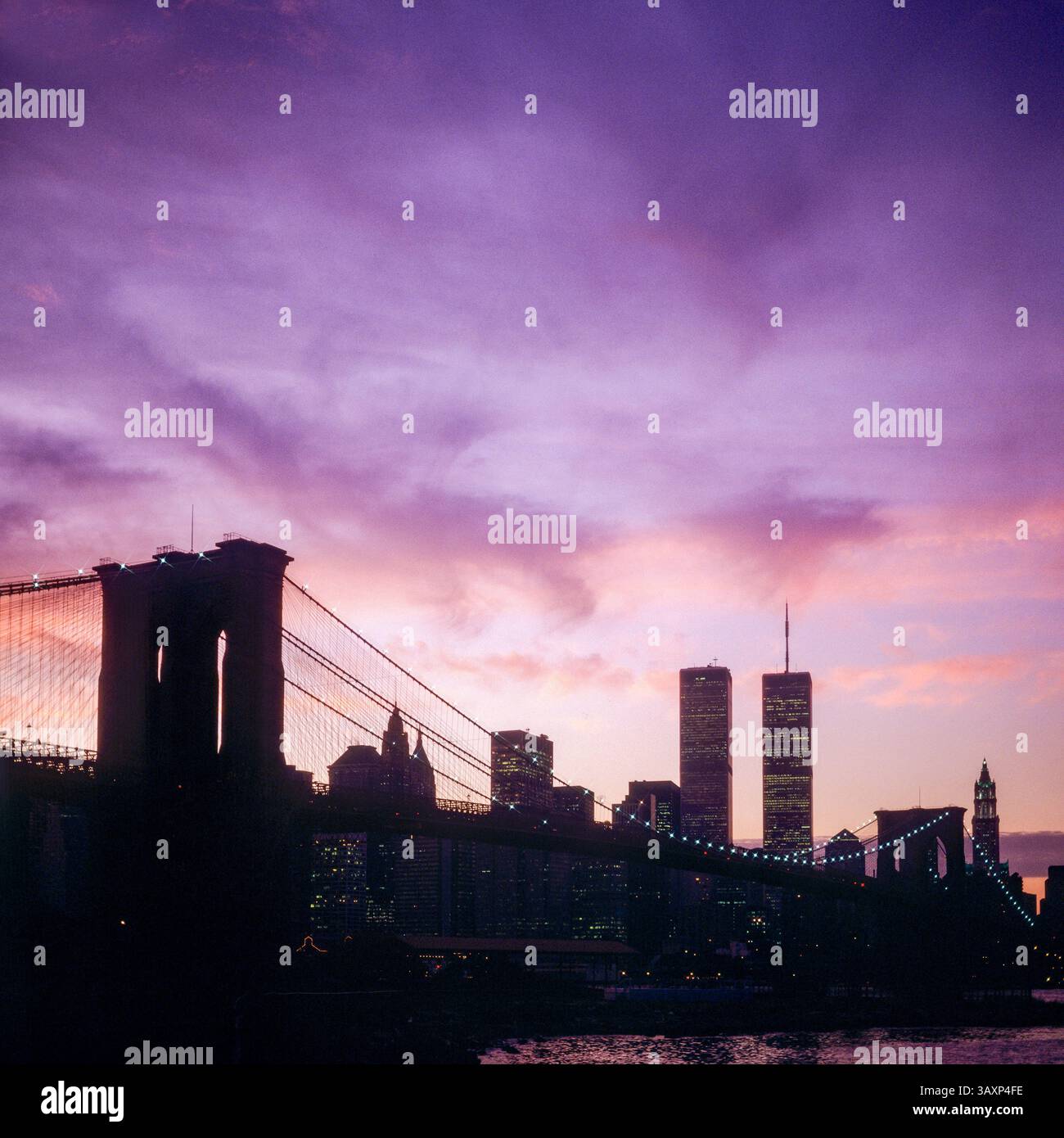 New York, vintage 1990s, lower Manhattan skyline, Brooklyn bridge, WTC ...