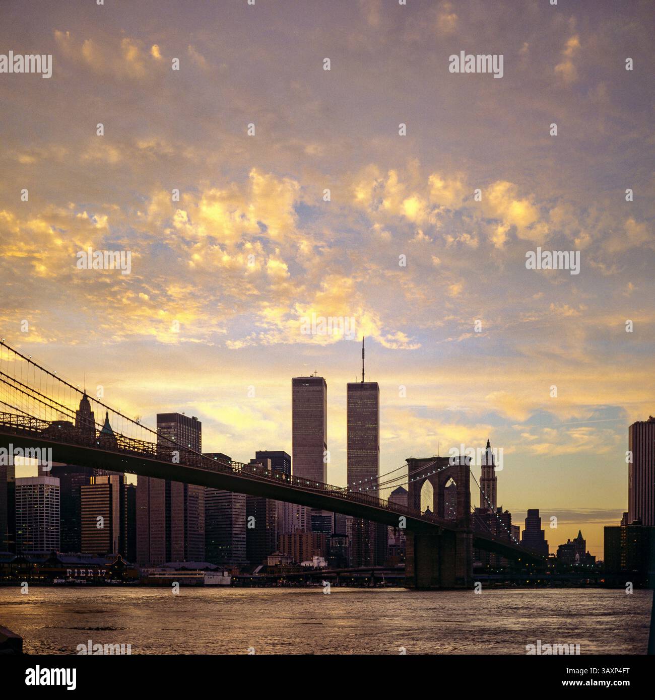 New York, vintage 1990s, lower Manhattan, Brooklyn bridge, WTC World ...