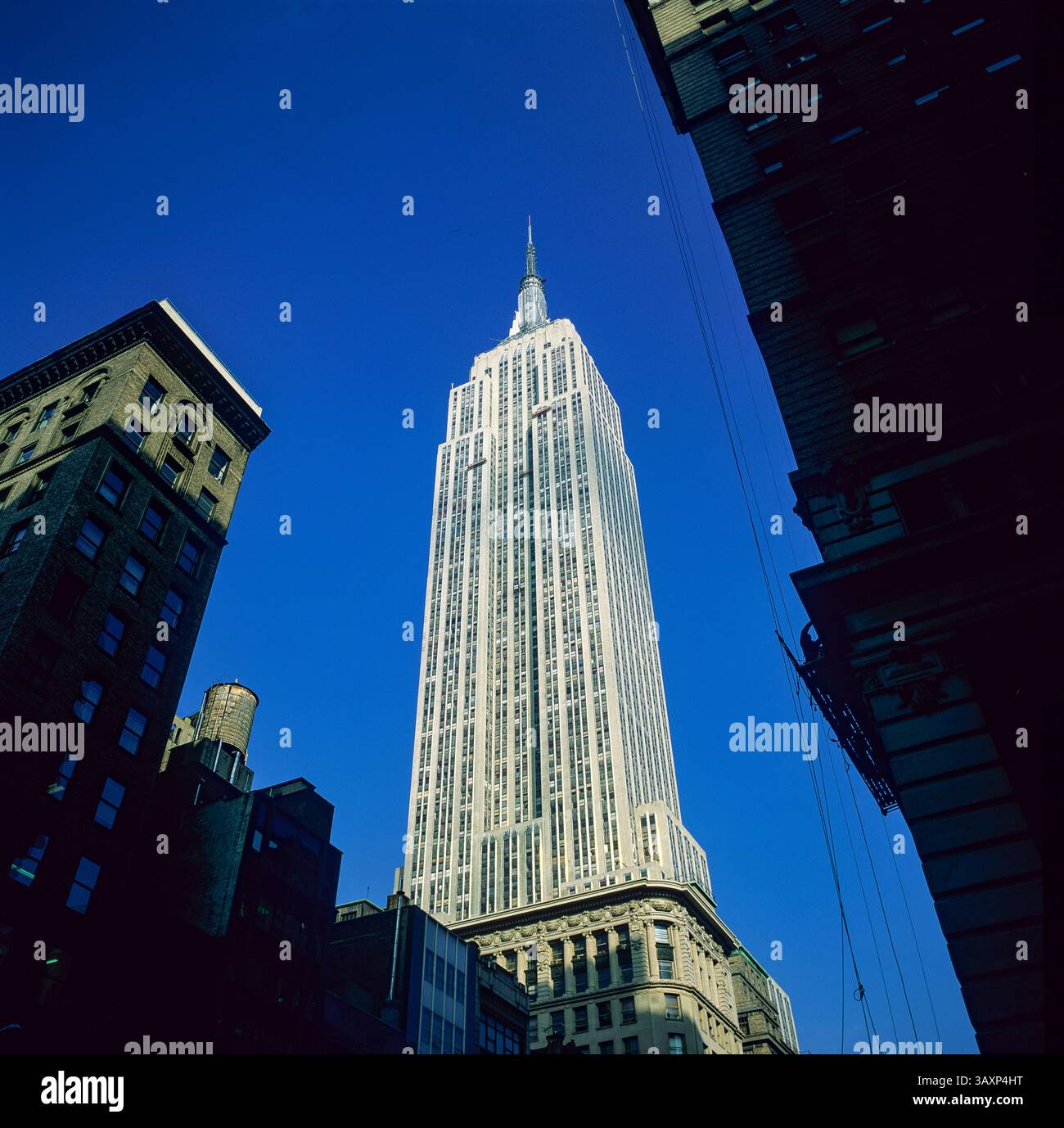 New York, vintage 1990s, Empire State building, Art Deco skyscraper ...
