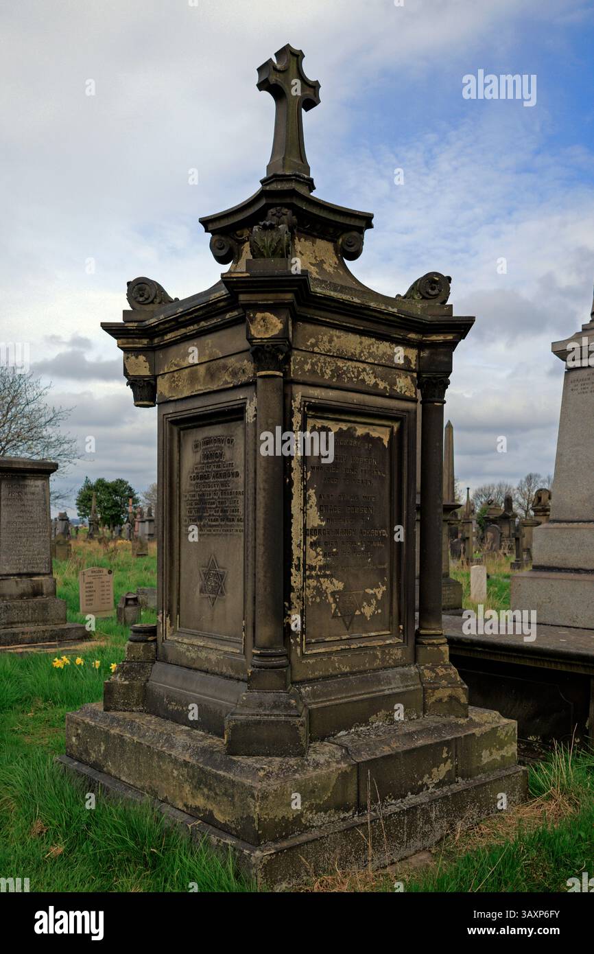 Victorian gravestone at Undercliffe Cemetery, Bradford Stock Photo - Alamy