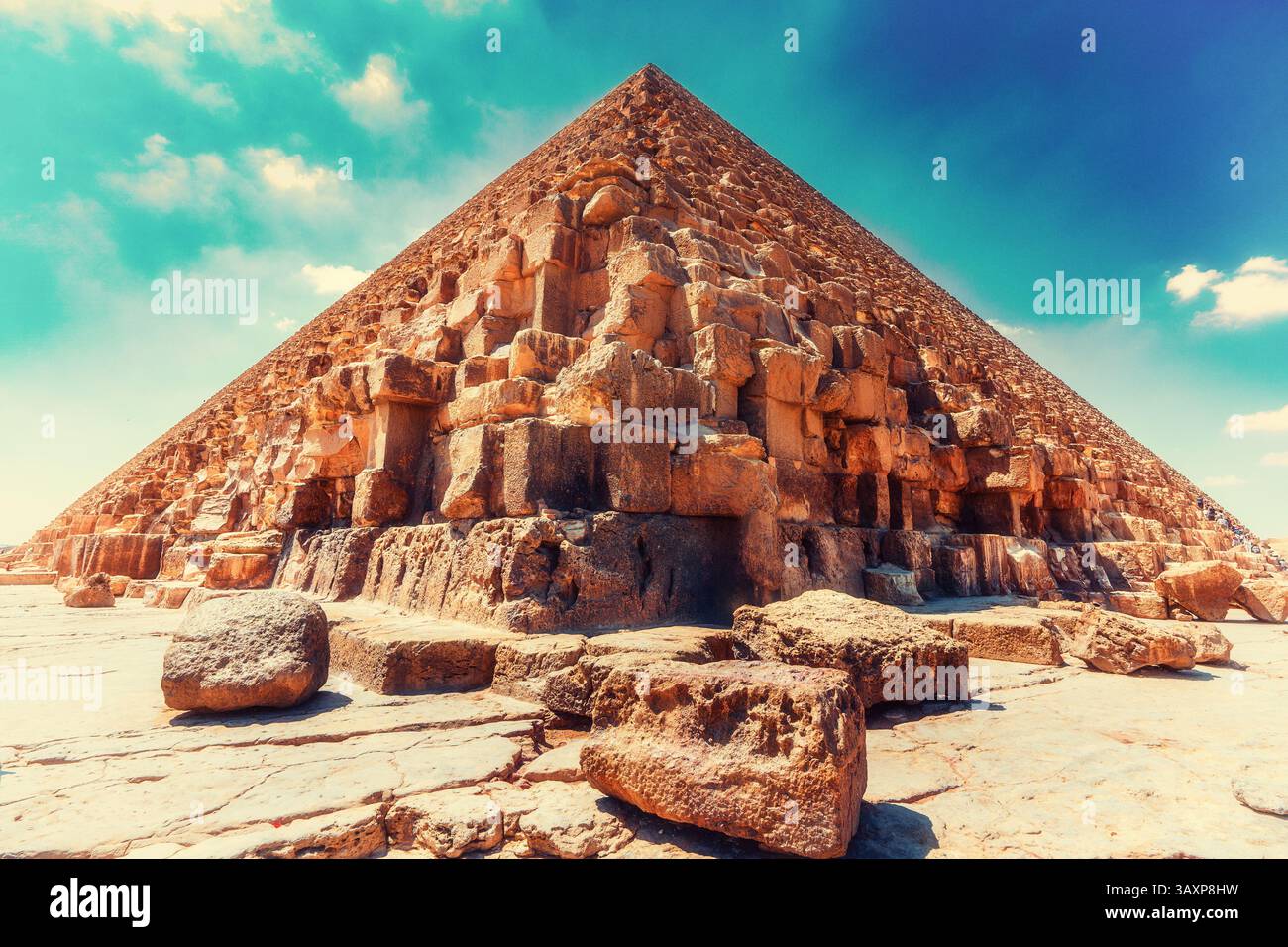 Pyramid of Khufu or Great Pyramid of Giza Stock Photo - Alamy