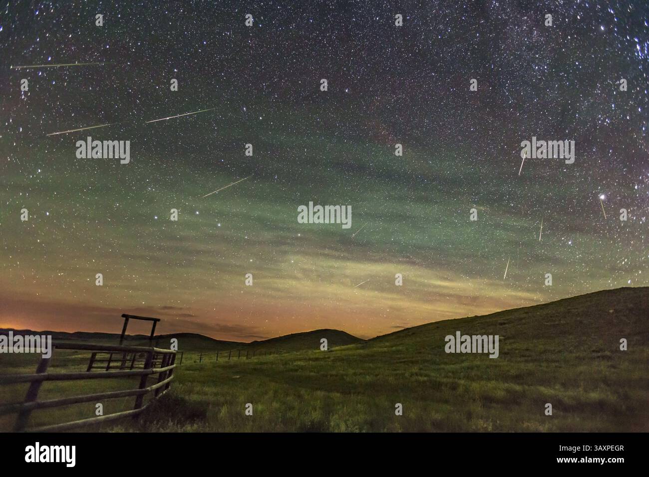 Low level aurora hi-res stock photography and images - Alamy