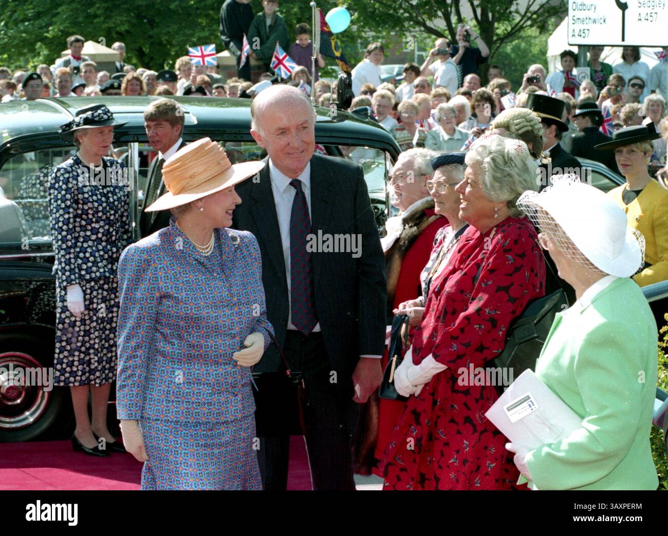Betty boothroyd and queen elizabeth hi-res stock photography and images ...