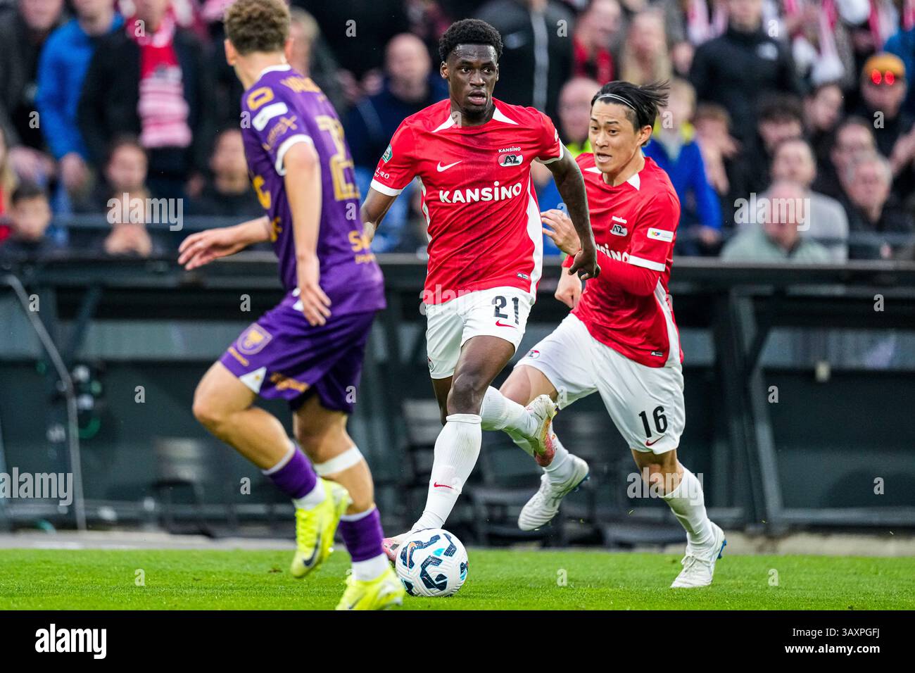 ROTTERDAM, NETHERLANDS - APRIL 21: Ernest Poku of AZ Alkmaar dribbles ...