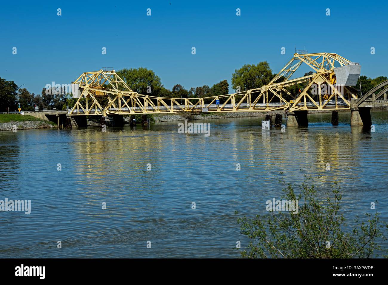 The strauss trunnion bascule bridge hi-res stock photography and images ...