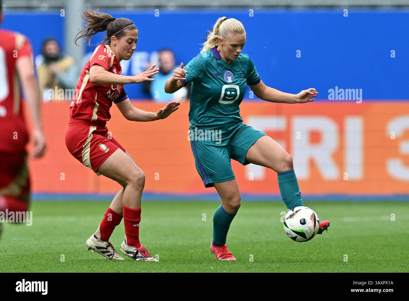 Laura Miller (6) of Standard pictured defending on Vigdis ...