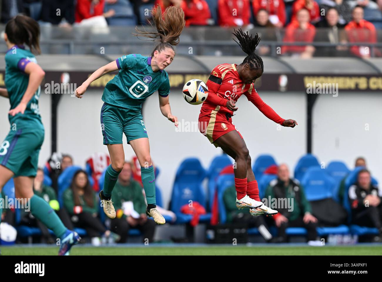 Fran Meersman (5) of Anderlecht and Welma Fon (22) of Standard pictured ...