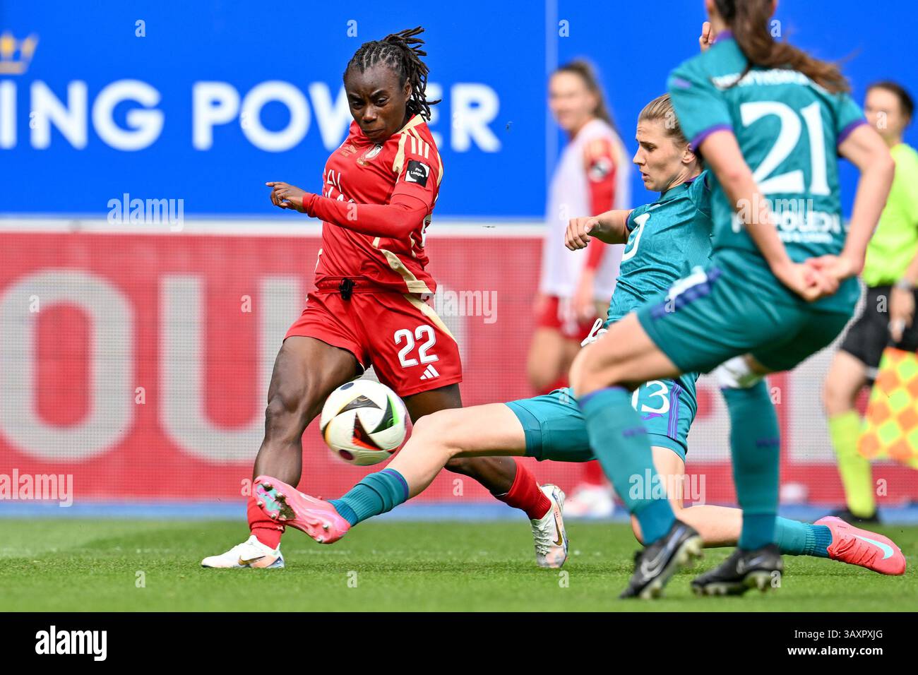 Welma Fon (22) of Standard and Marie Minnaert (13) of Anderlecht ...