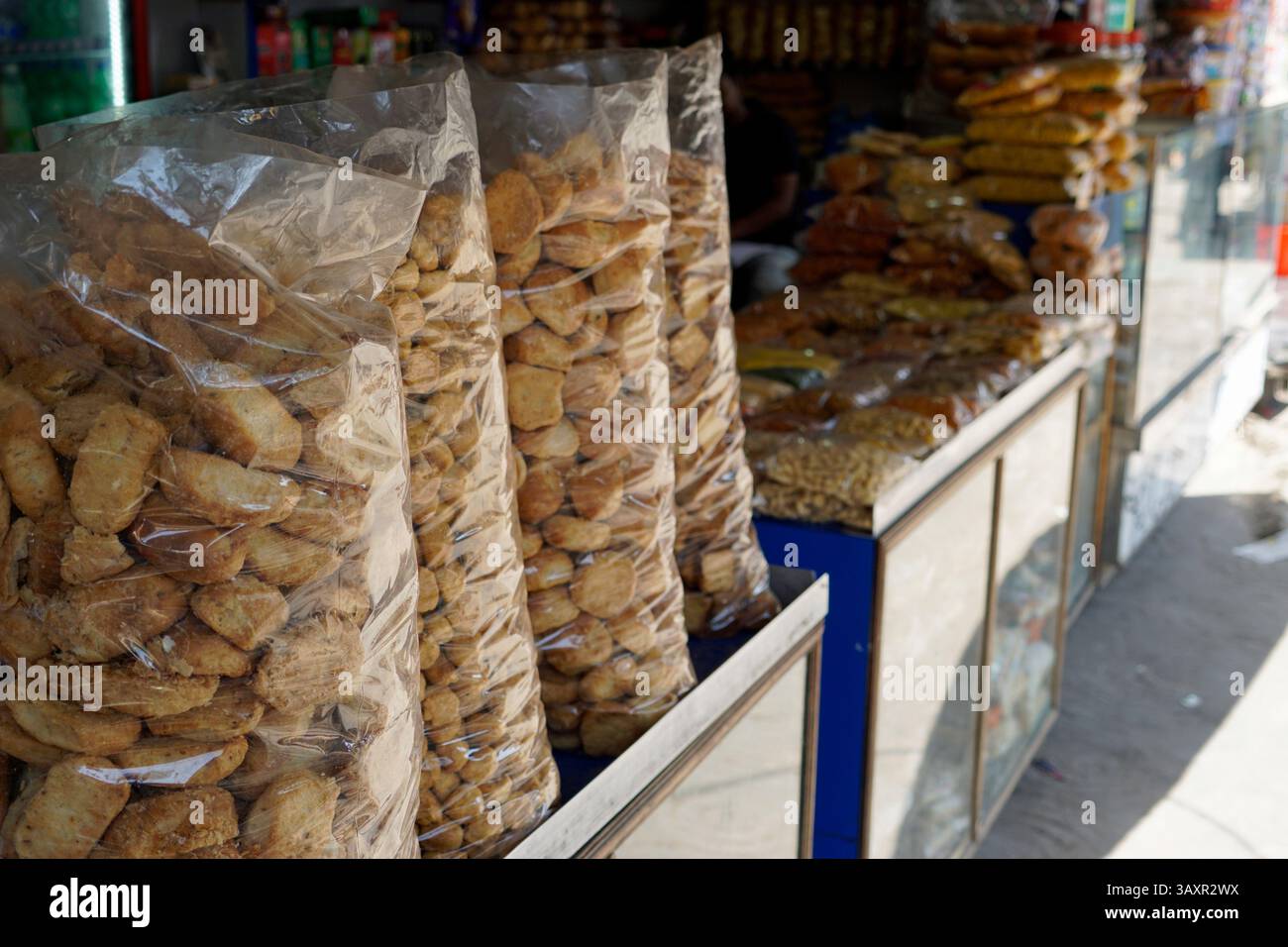 fresh made bread snacks on a market in mumbai Stock Photo - Alamy