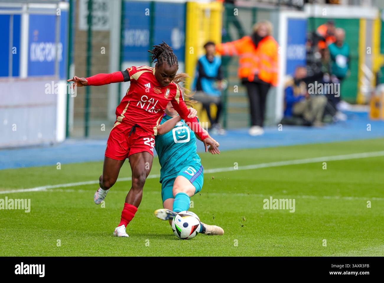 Welma Fon (22) of Standard and Fran Meersman (5) of Anderlecht pictured ...