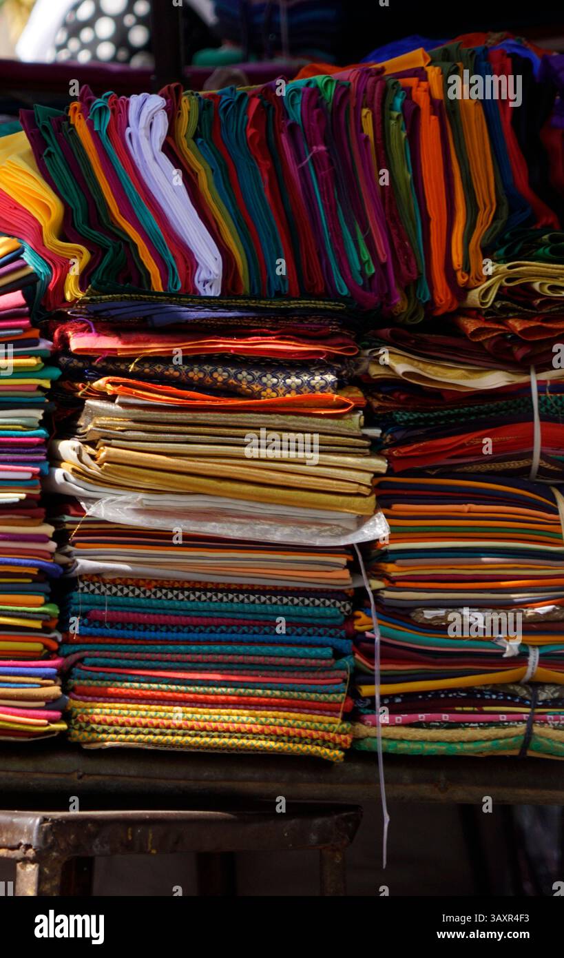 Cloth market mumbai hi-res stock photography and images - Alamy