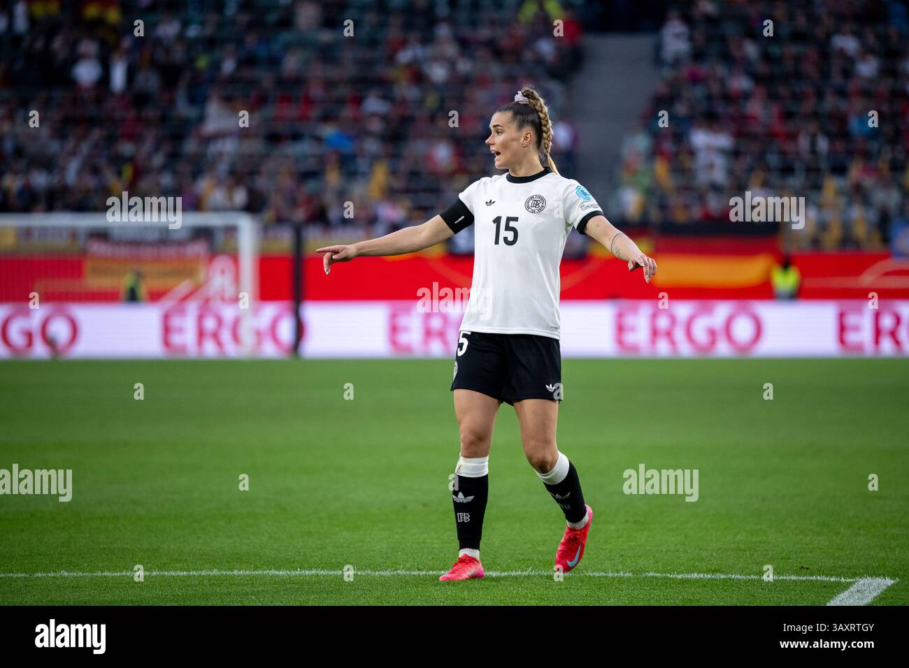Selina Cerci (Deutschland, #15) gestikuliert, GER, Deutschland vs ...