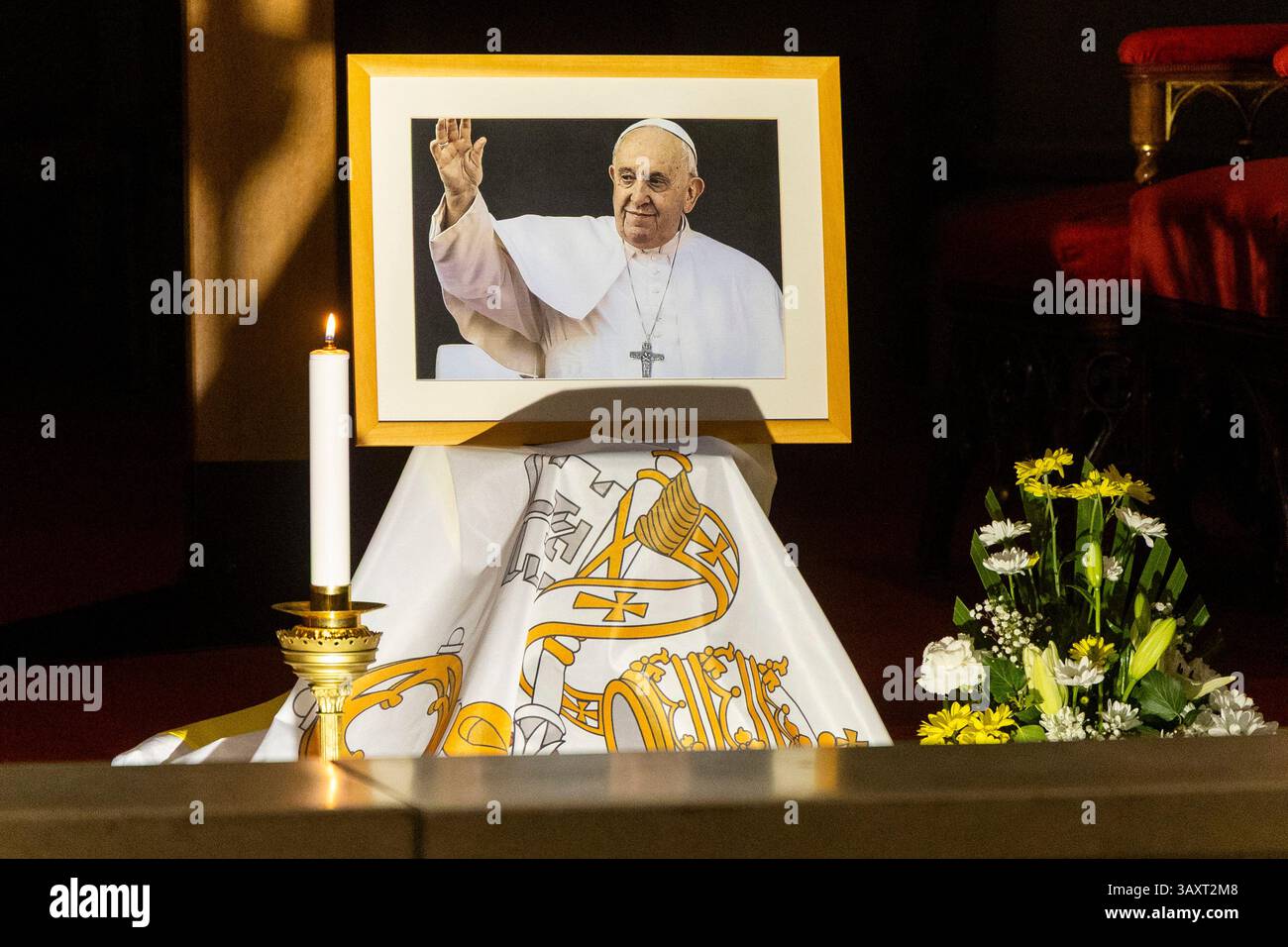Osijek, Croatia. 21st Apr, 2025. A portrait of Pope Francis is pictured ...
