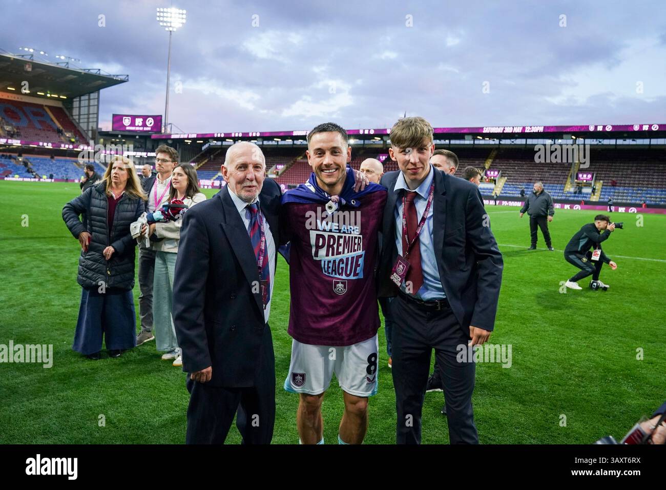 Burnley, UK. 21st Apr, 2025. Burnley midfielder Josh Brownhill (8 ...
