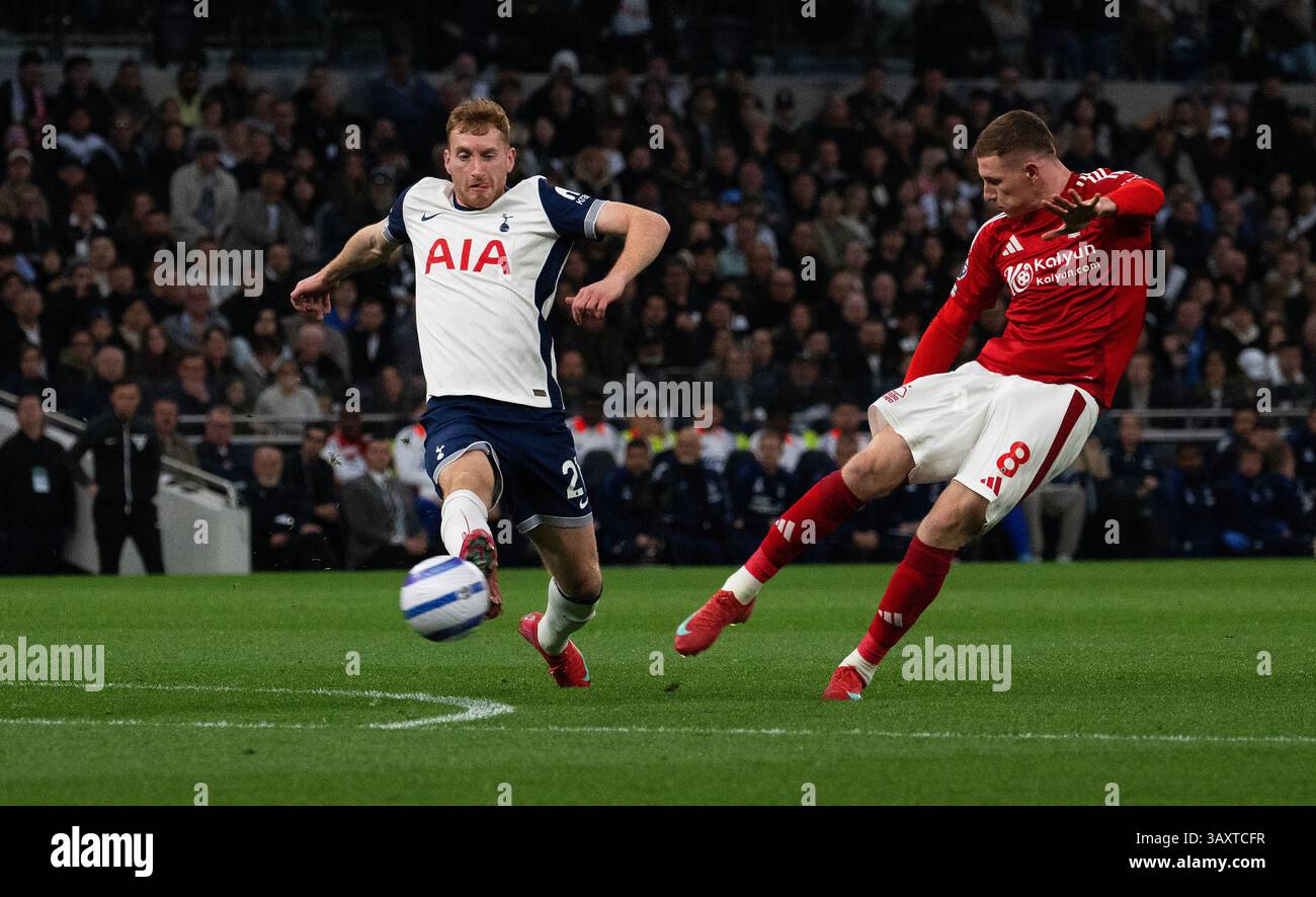 London, UK. 21st Apr, 2025. Elliot Anderson of Nottingham Forest shoots ...