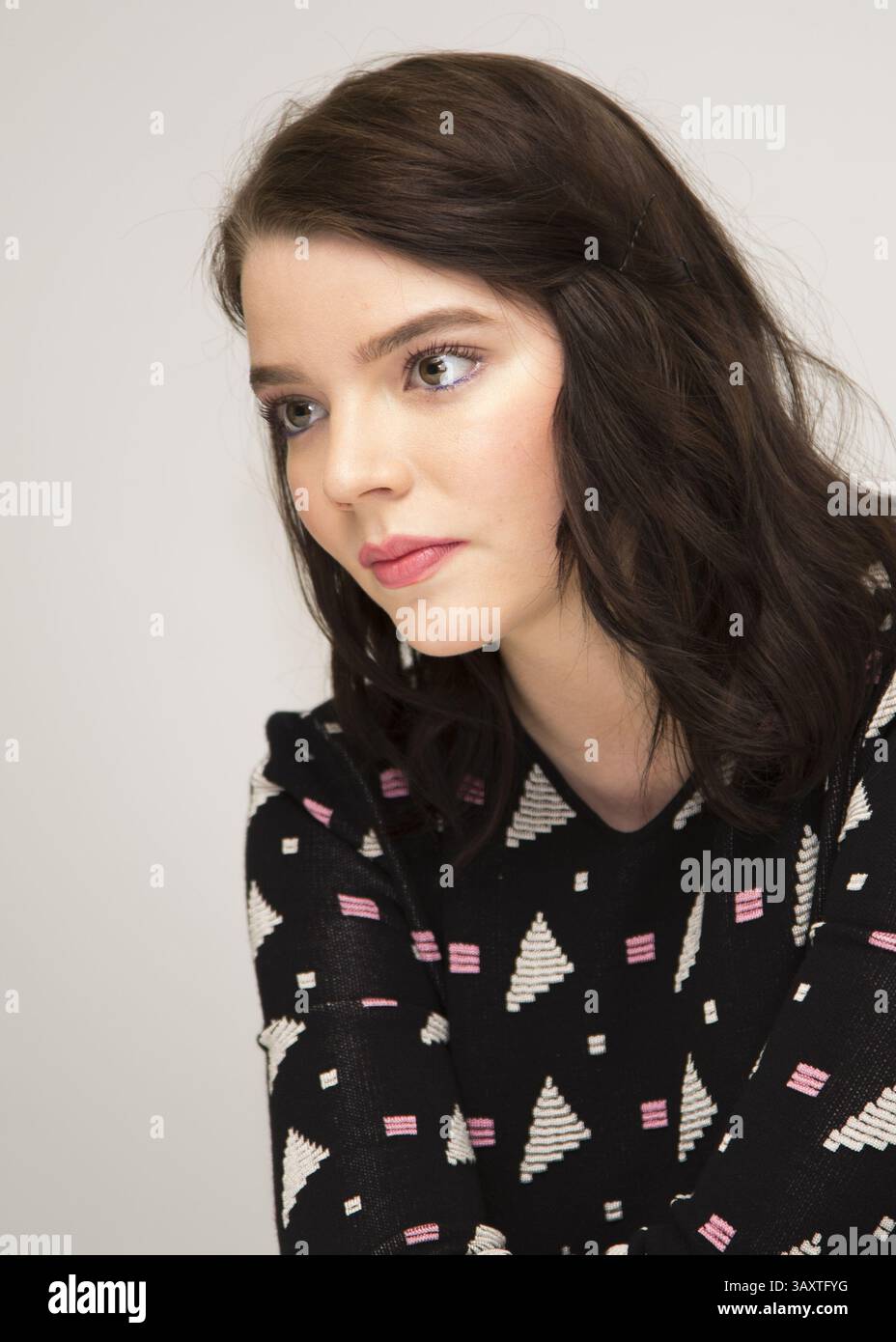 November 16, 2016 - Hollywood, California, U.S. - ANYA TAYLOR-JOY ...
