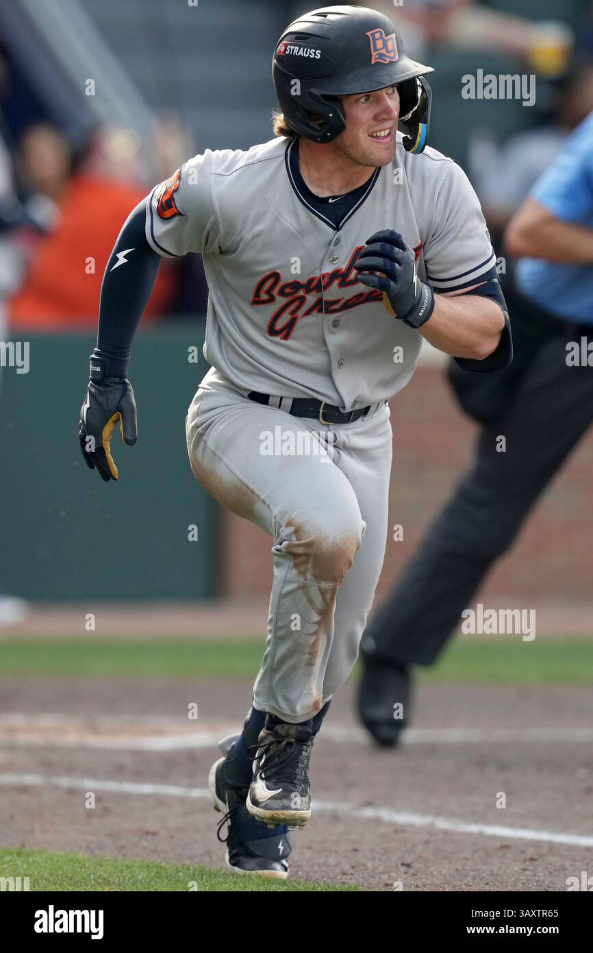 Tony Santa Maria (5) of the Bowling Green Hot Rods runs out a batted ...
