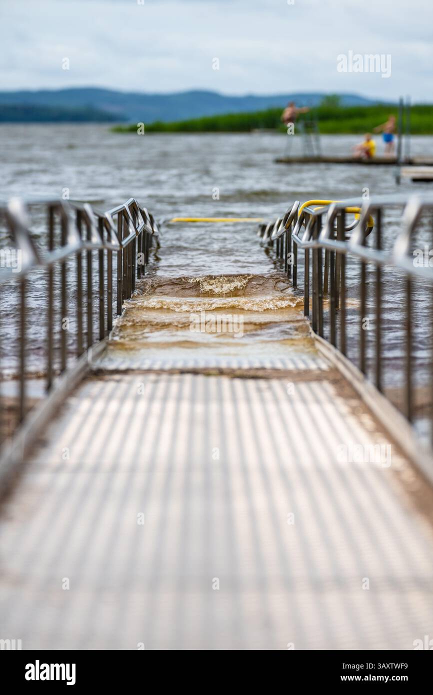 Metal ramp going water hi-res stock photography and images - Alamy