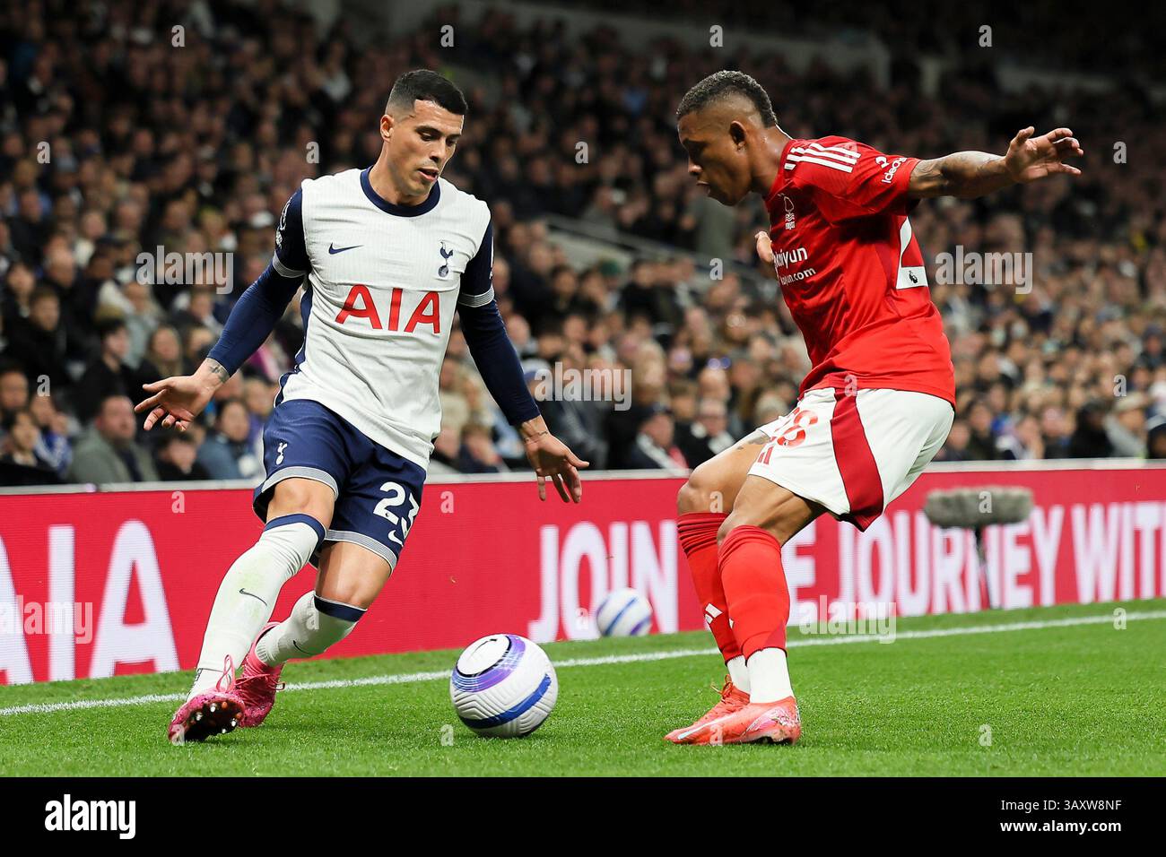Tottenham Hotspur Stadium, London, UK. 21st Apr, 2025. Premier League ...