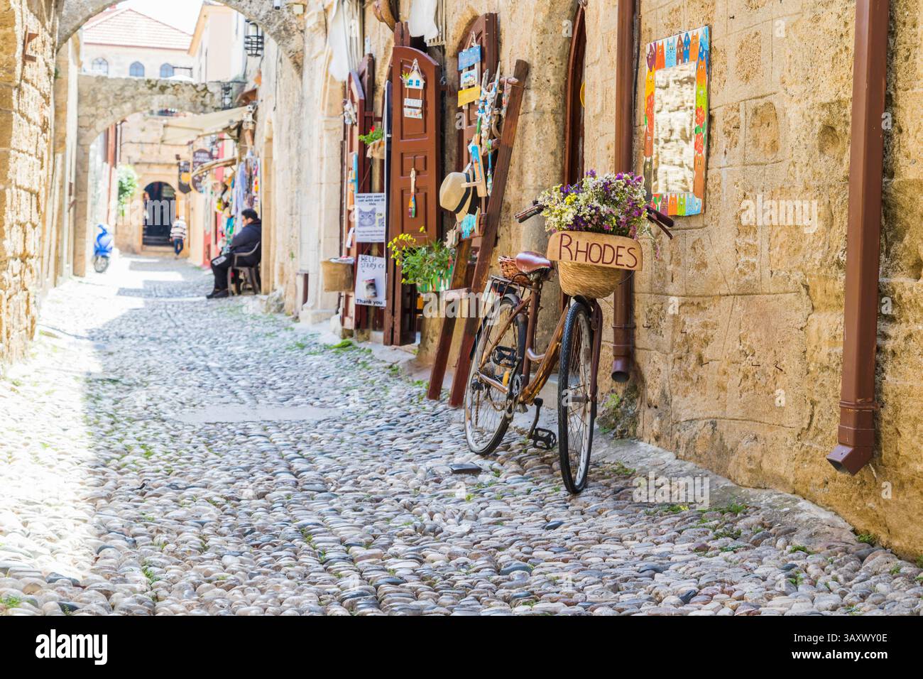 Retail shops along alley hi-res stock photography and images - Alamy