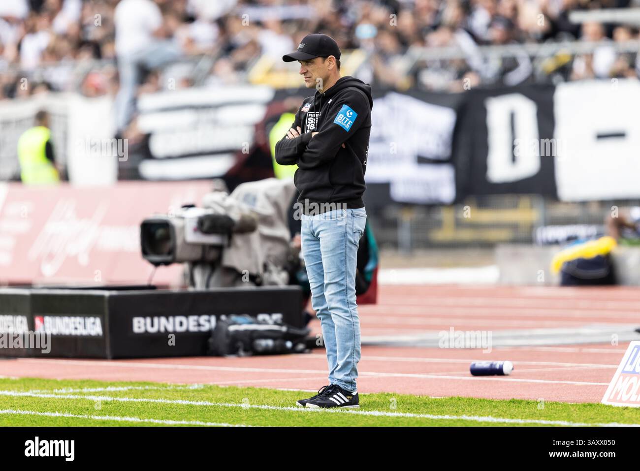 Trainer Robert Lechleiter (SSV Ulm 1846 Fußball) DFL regulations ...