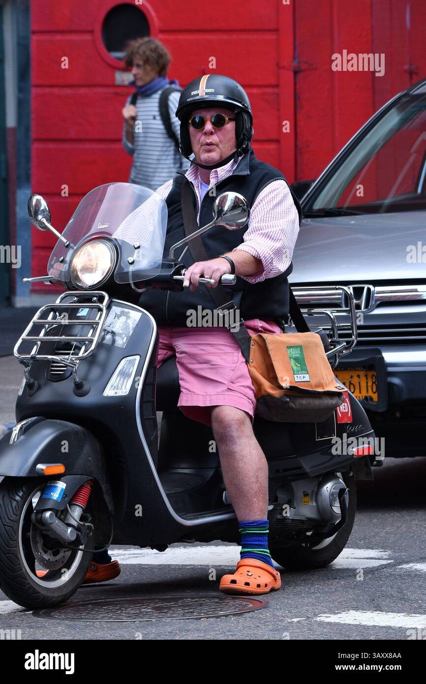 Pictures of crocs hi-res stock photography and images - Alamy