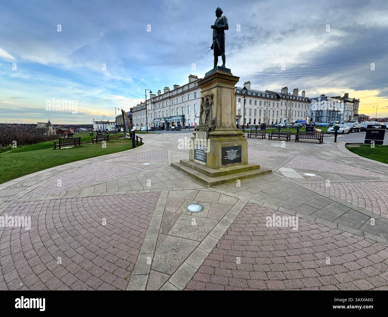 Captain Cook Memorial statue in Whitby Stock Photo - Alamy