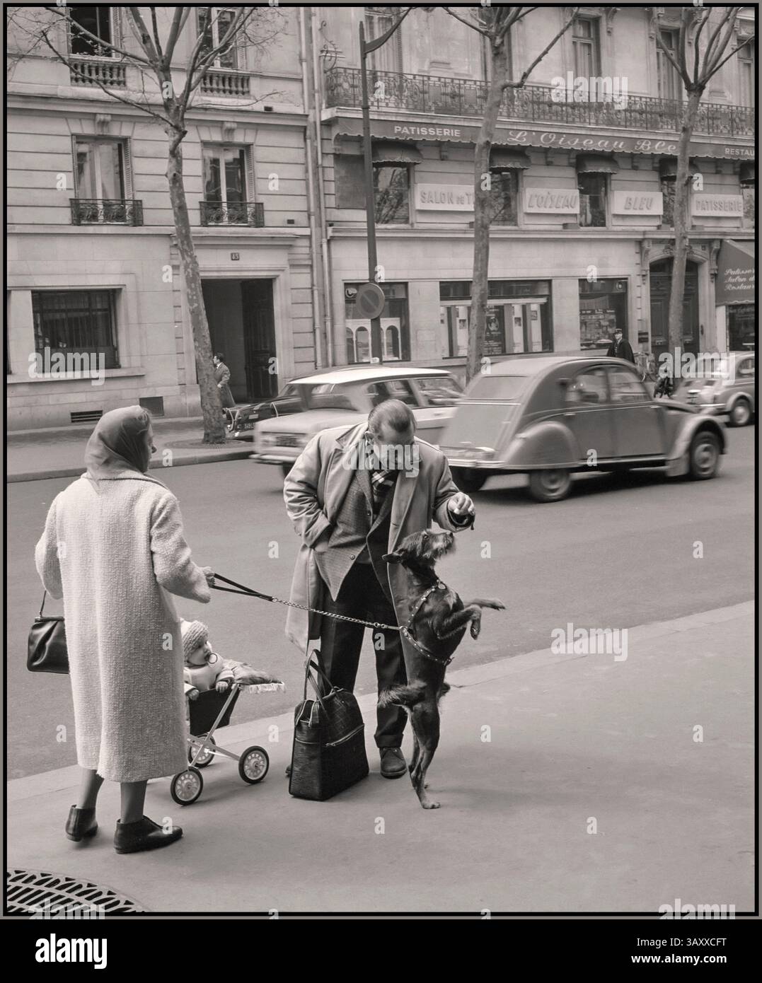 Paris 1965 reportage moment lifestyle fashion street reportage. Citroen ...