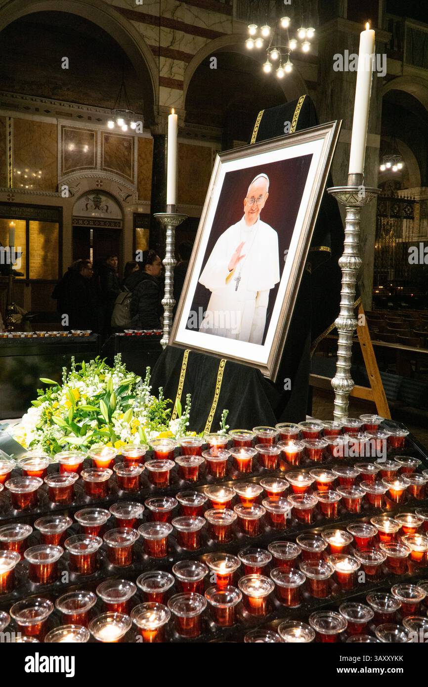 London, UK. 21st Apr, 2025. Following the death of Pope Francis this ...