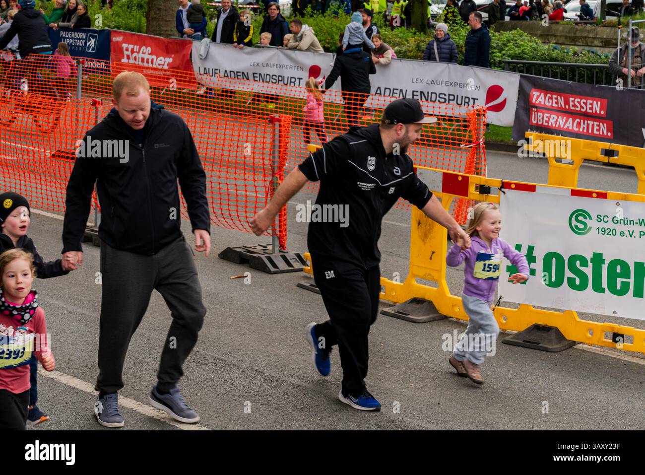 GERMANY, PADERBORN, 77 EASTER RUN, 04-19-2025. Parents and children ...
